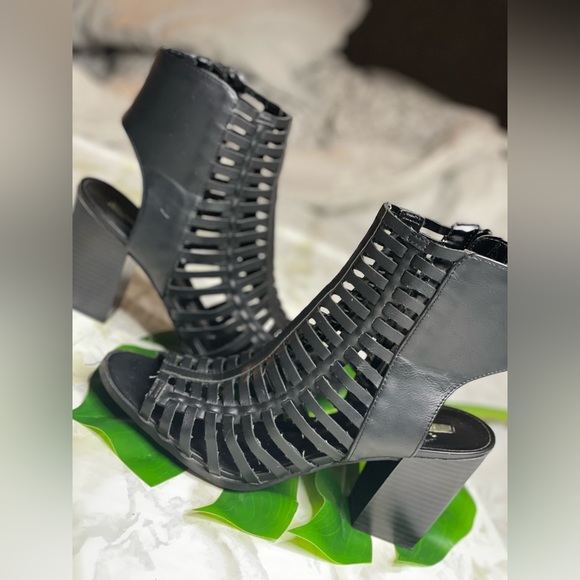 Forever 21 | Shoes | Gladiator Caged Strappy Black Faux Leather Ankle ...